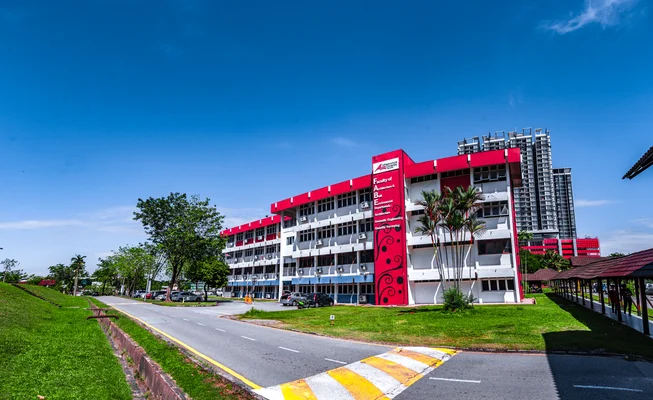 Infrastructure University Kuala Lumpur Logo